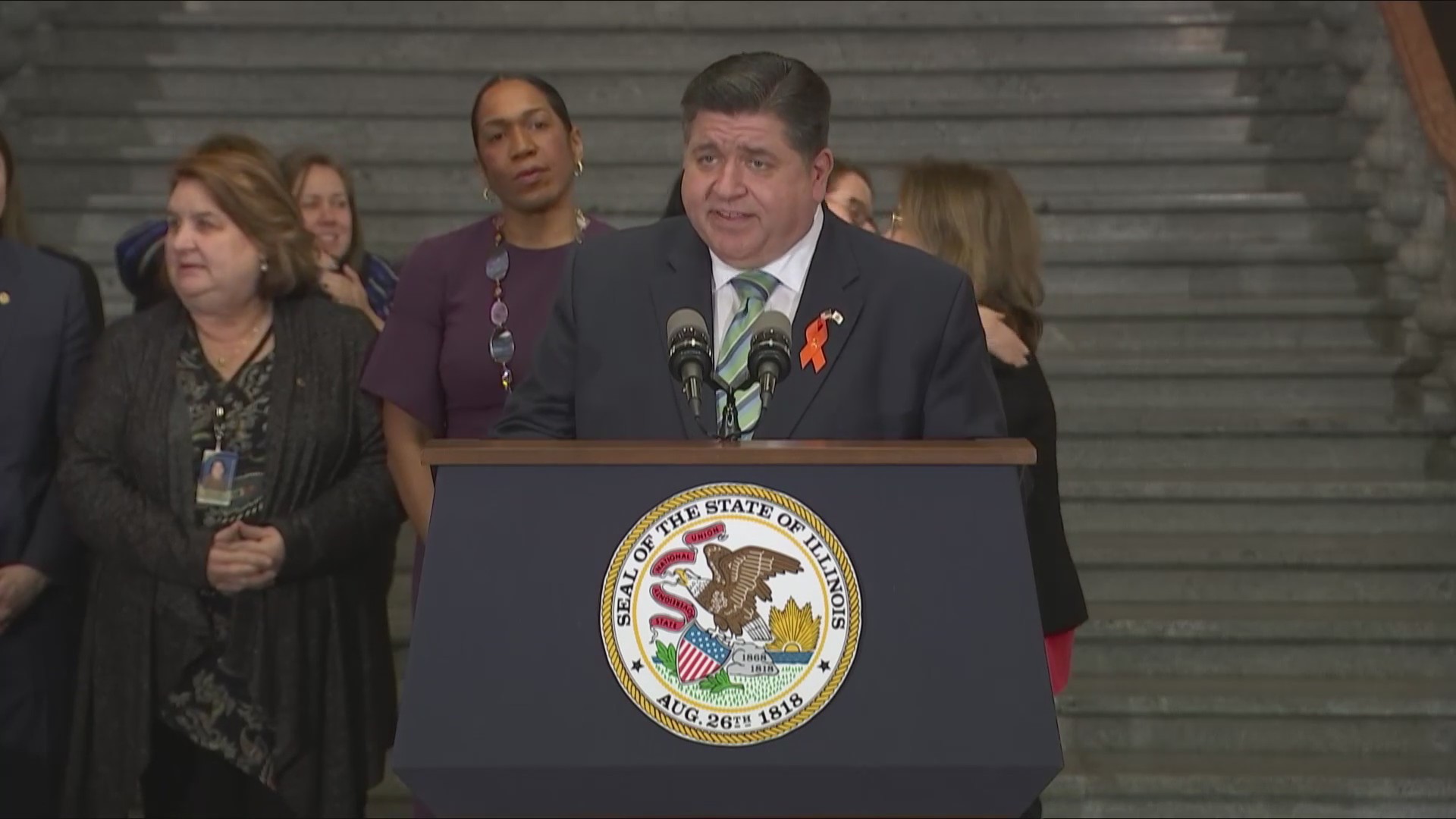 Pritzker threatens to fire police for not enforcing Illinois gun ban ...