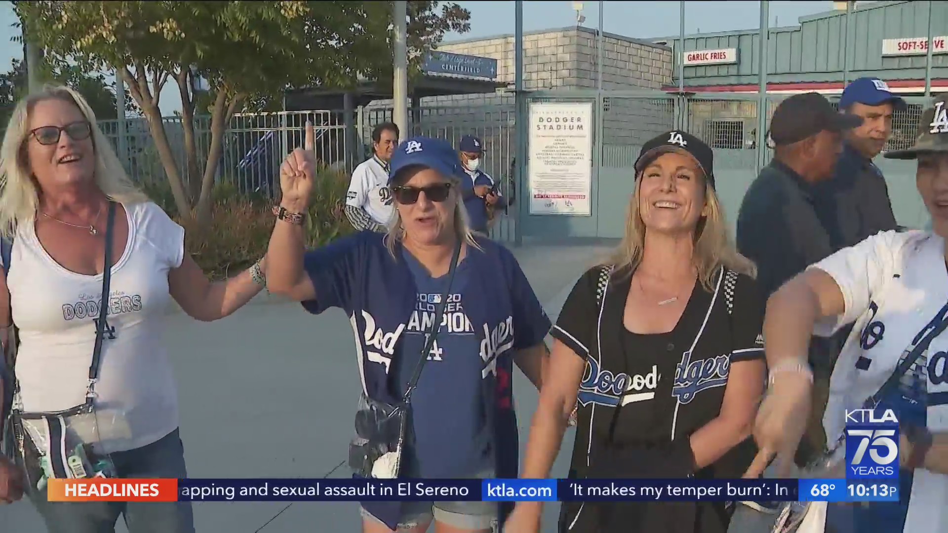 Fans cheer Dodgers on, in opening NLDS win against Padres – KTLA