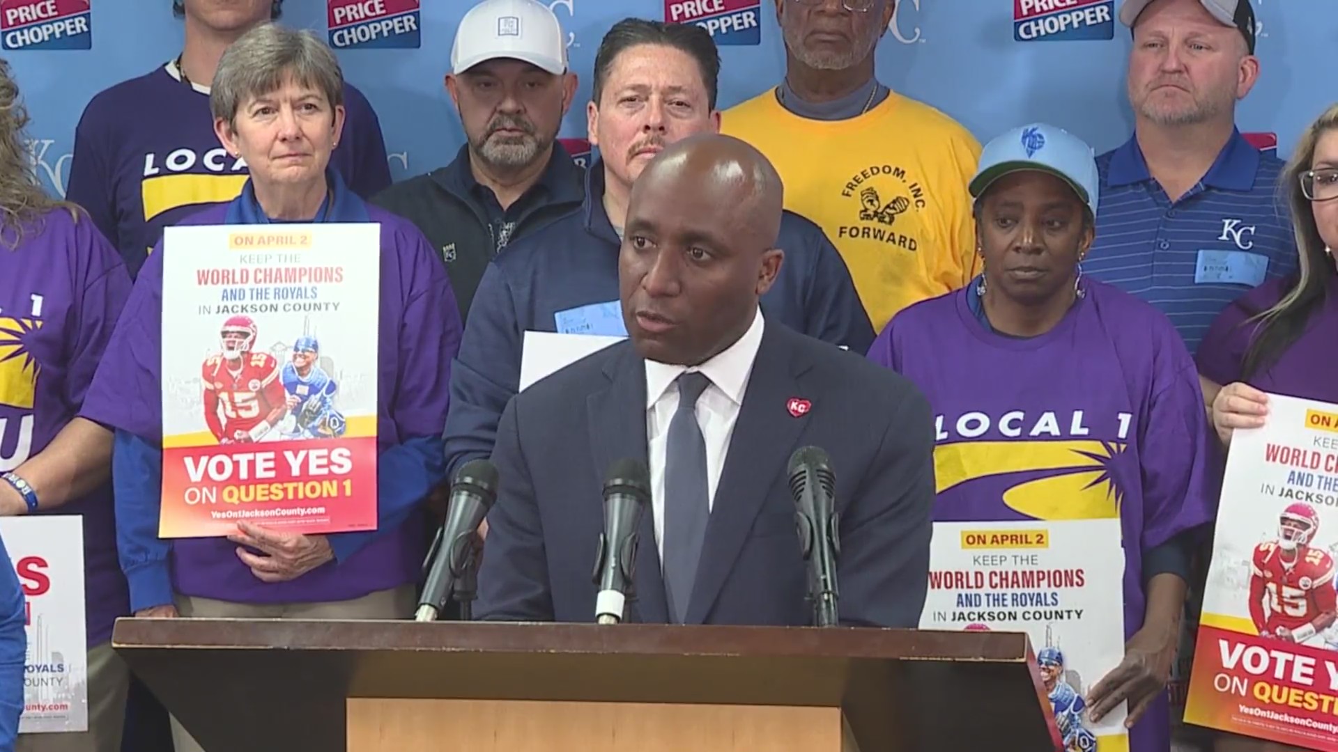 Kansas City Mayor Quinton Lucas shows his support for voting ‘yes’ on ...