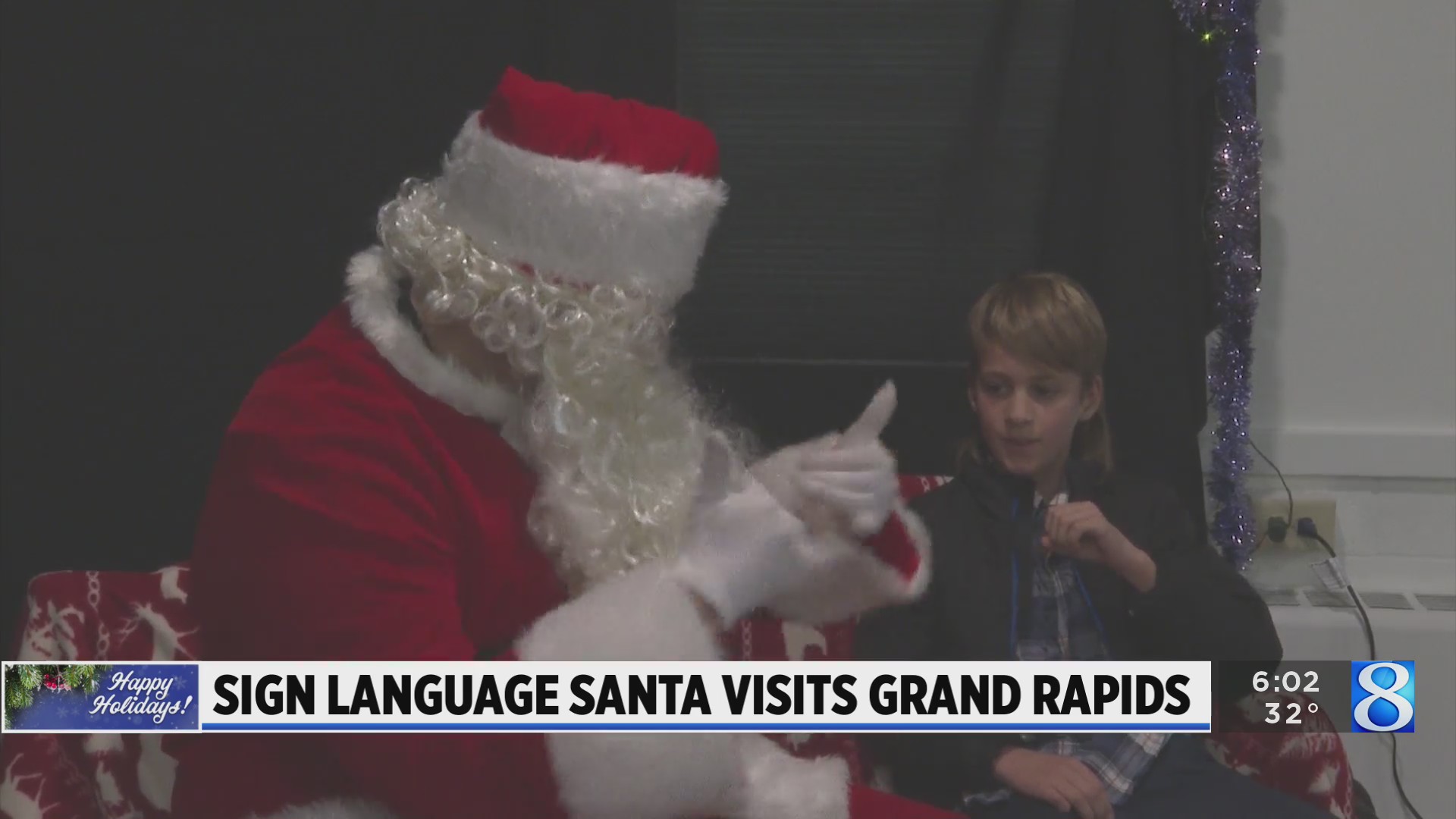 Signing Santa brings joy to kids with hearing loss – WOODTV.com