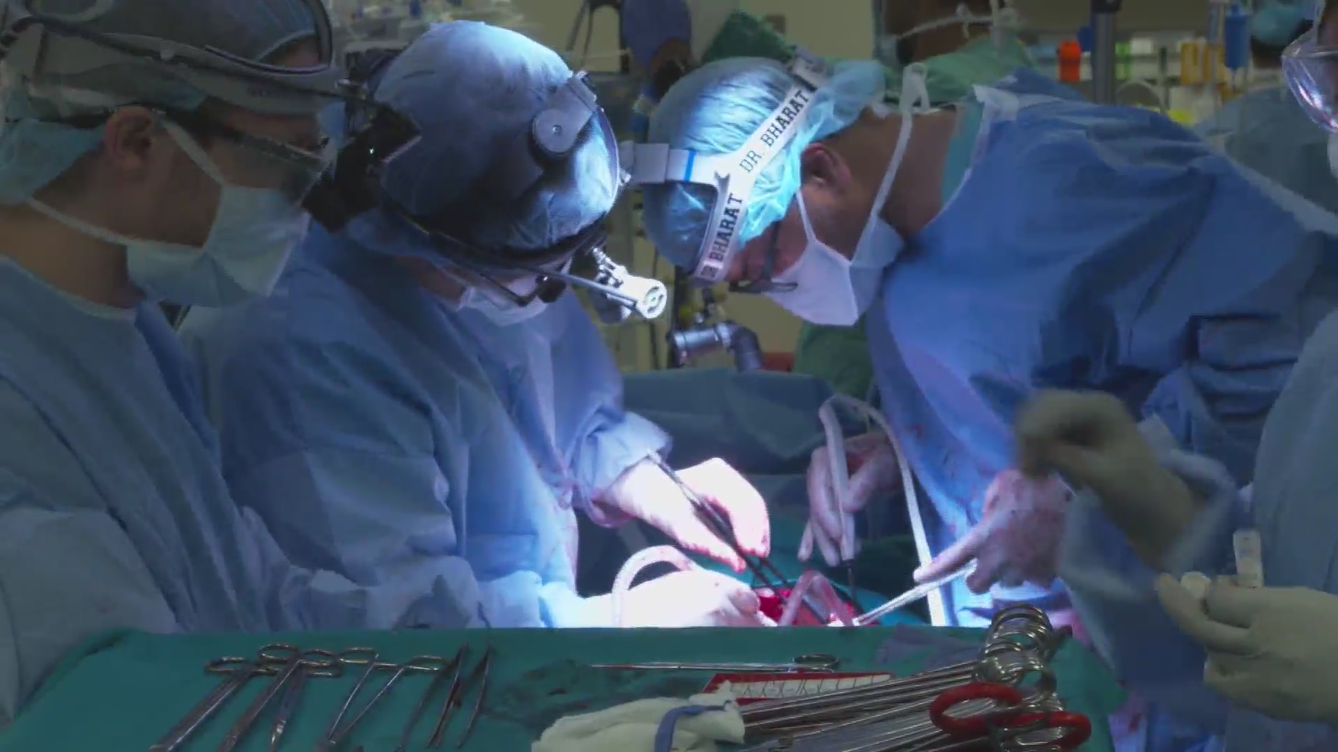 Doctors perform rare double lung transplant on two patients with rare ...