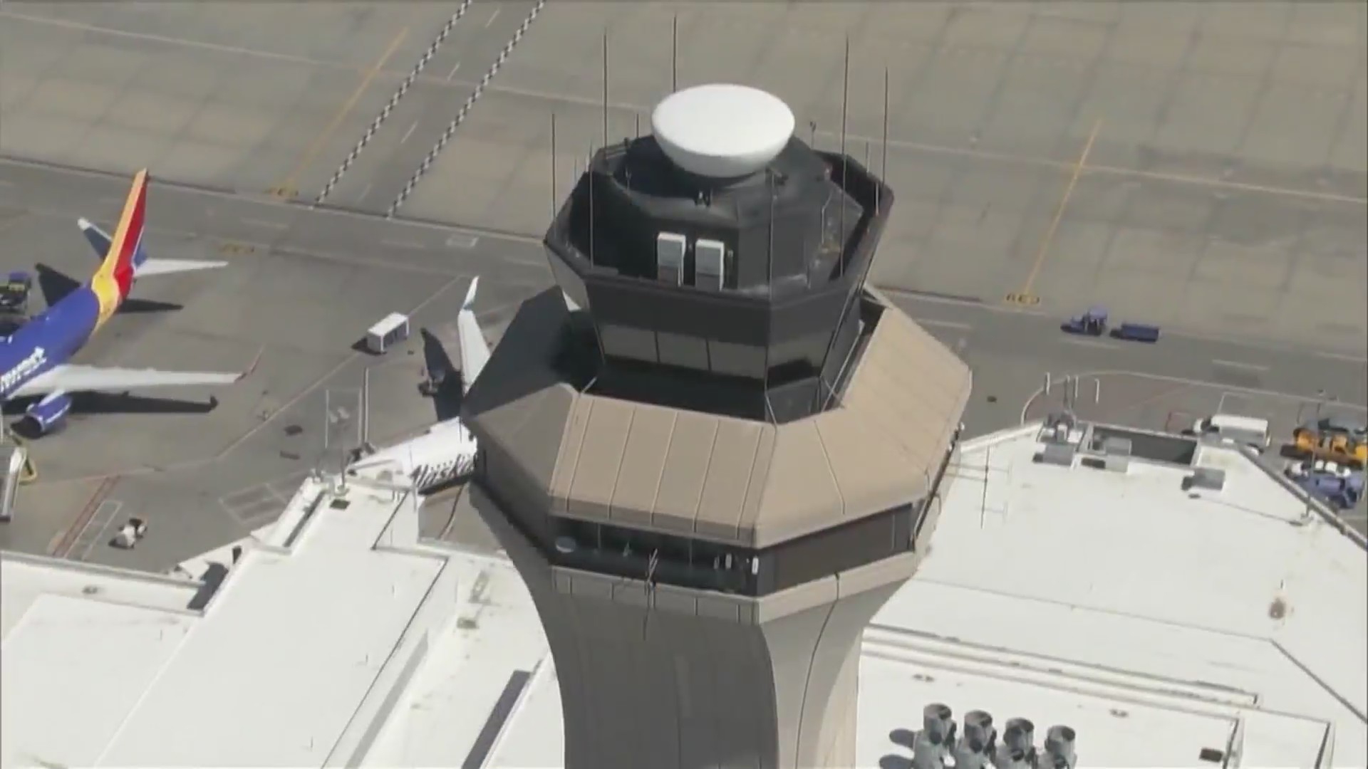 Denver airport ground stops rise for summer travel – FOX31 Denver