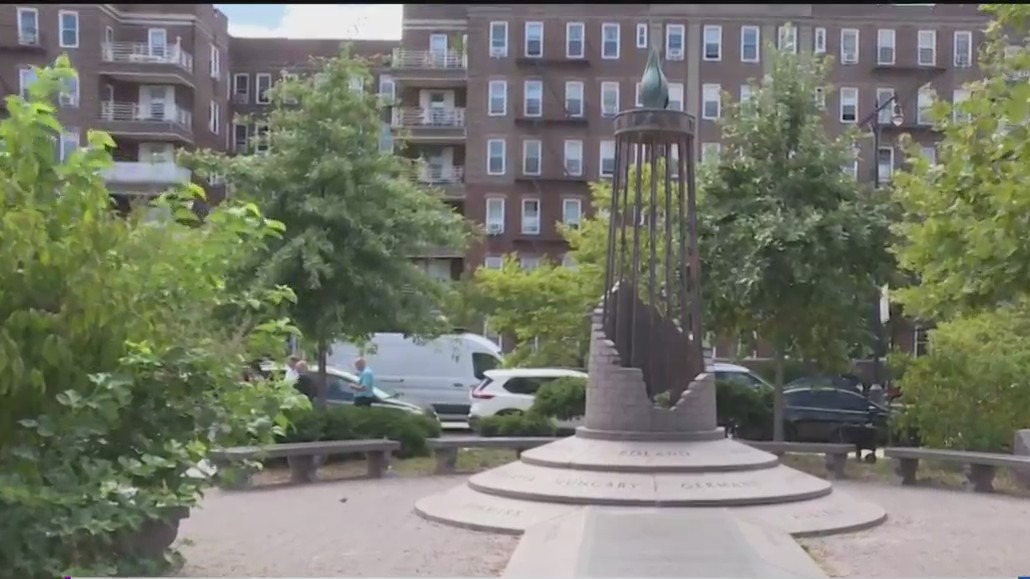 Brooklyn Holocaust memorial vandalized – PIX11