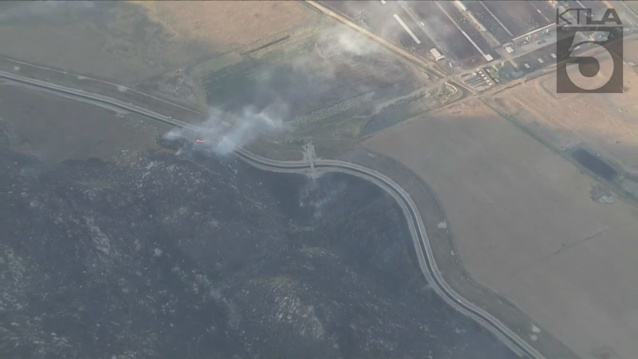 Ramona Fire threatens structures in Riverside County – KTLA