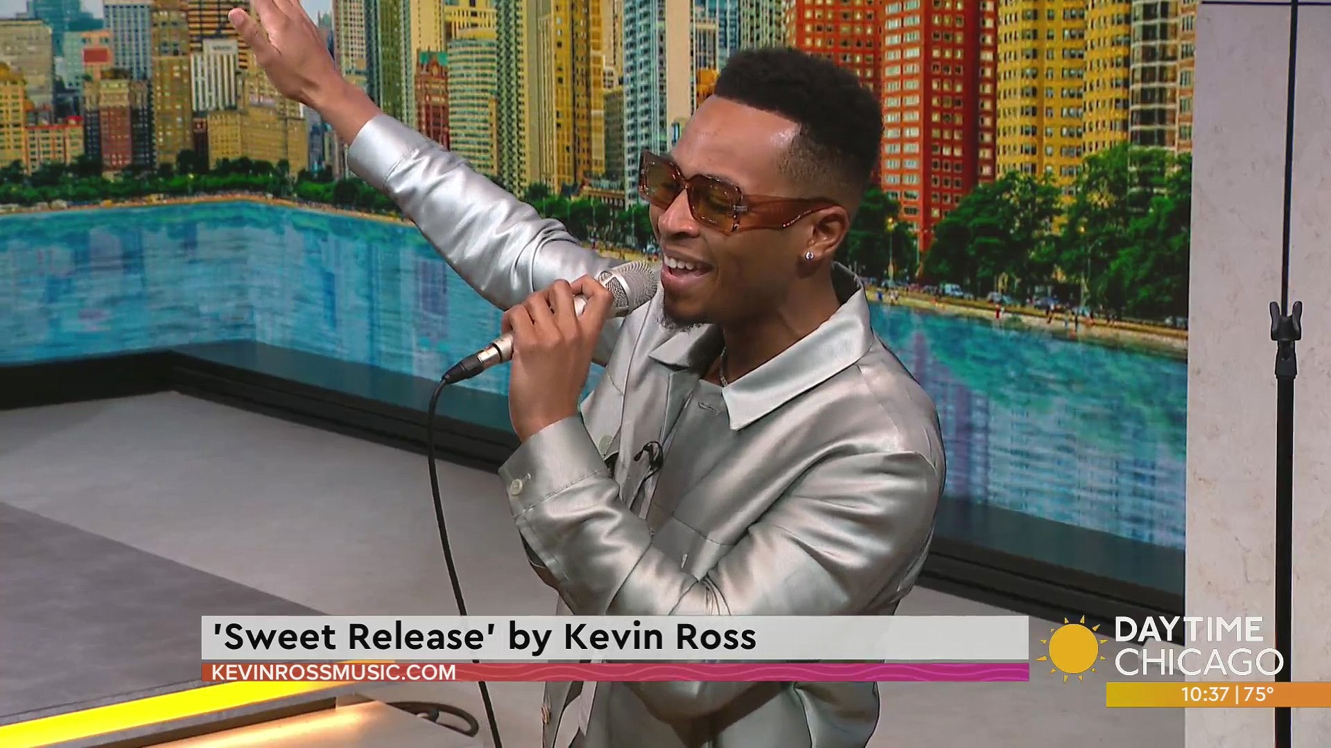 R&B Singer Kevin Ross performs live – WGN-TV