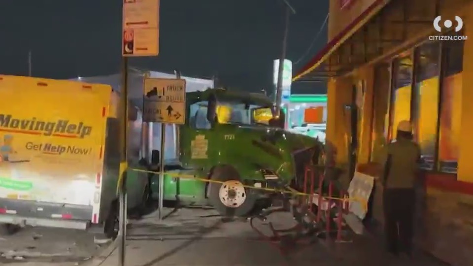 Semi-truck crashes into Popeyes restaurant in Brooklyn: NYPD – PIX11