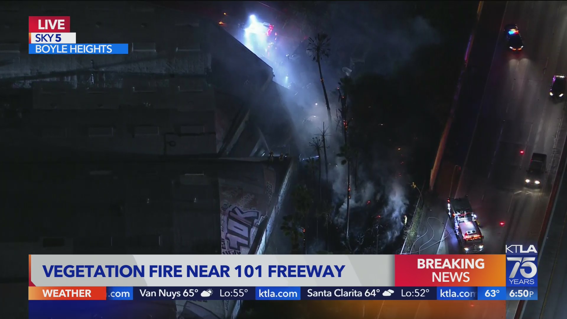 Crews battle brush fire off 101 Freeway – KTLA