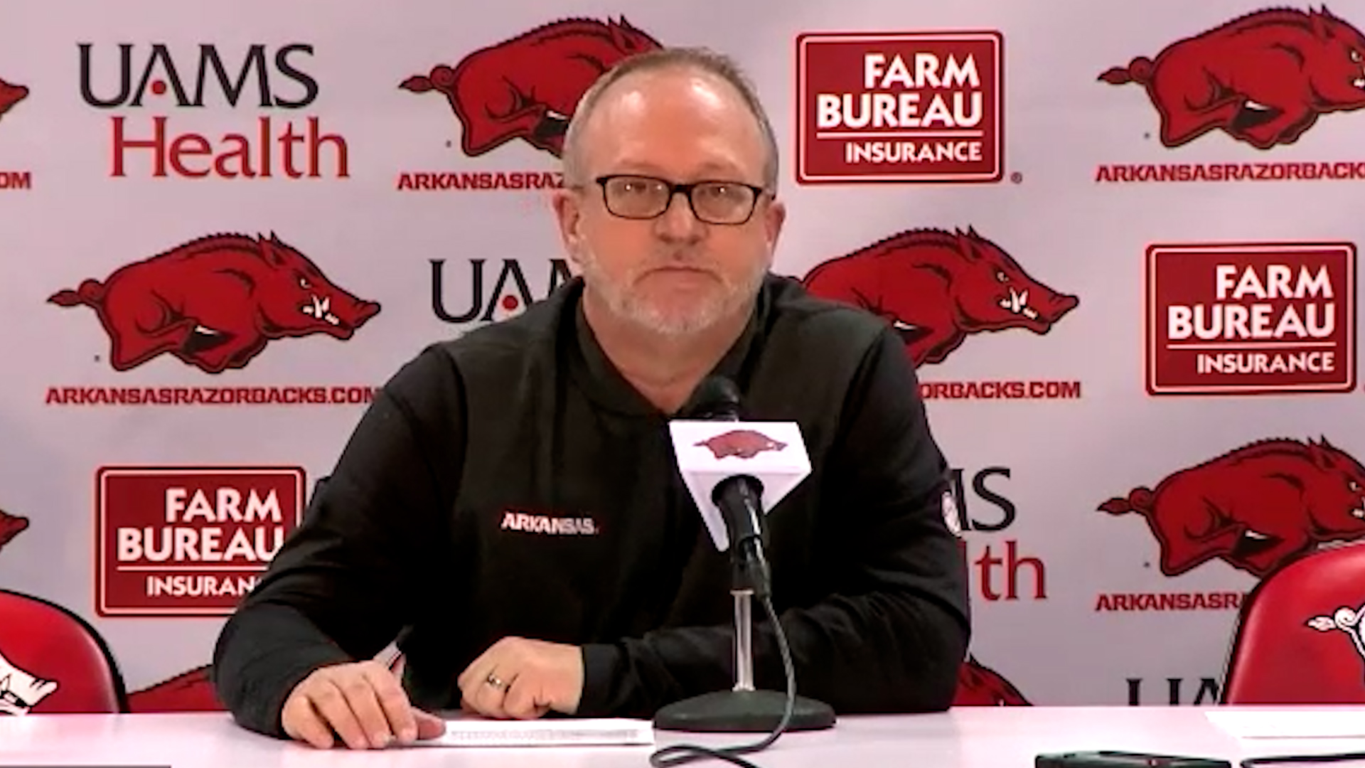 Coach Mike Neighbors speaks to the media – KNWA FOX24