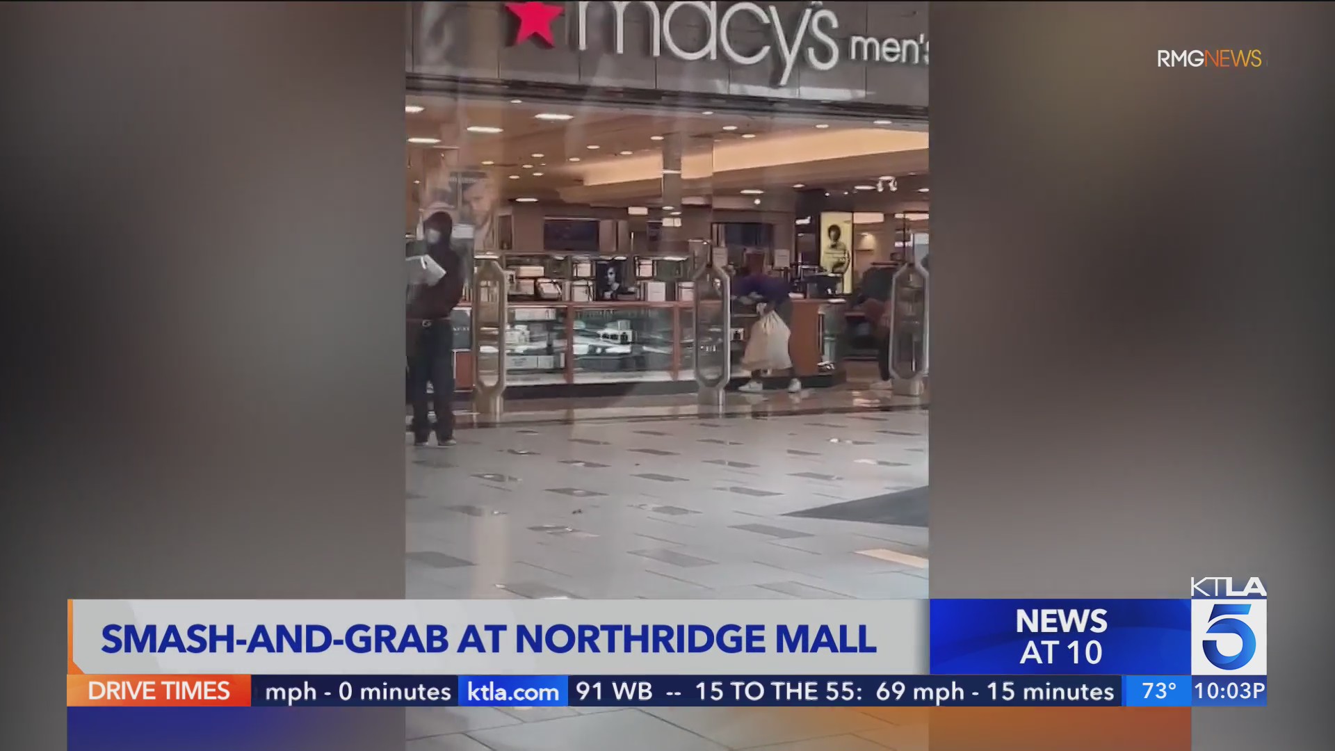 Video captures smash-and-grab robbers at Northridge Mall – KTLA