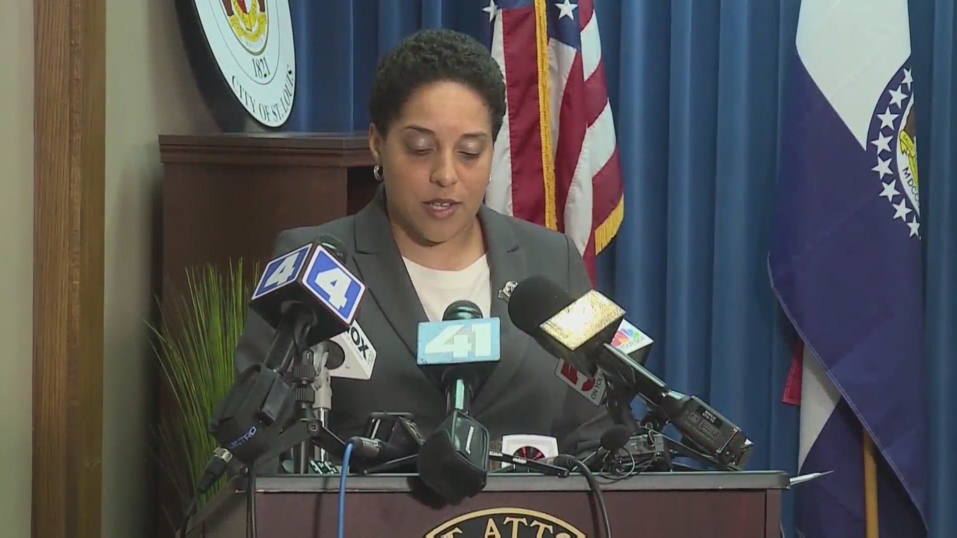 St. Louis prosecutor faces mounting criticism over crash – FOX 2