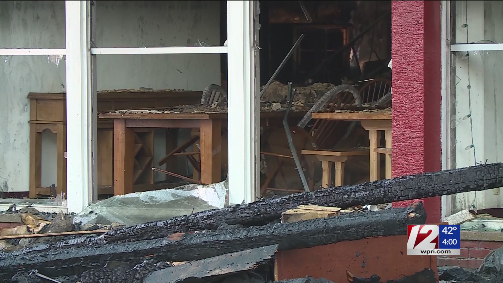 Lincoln furniture store destroyed by fire – WPRI.com