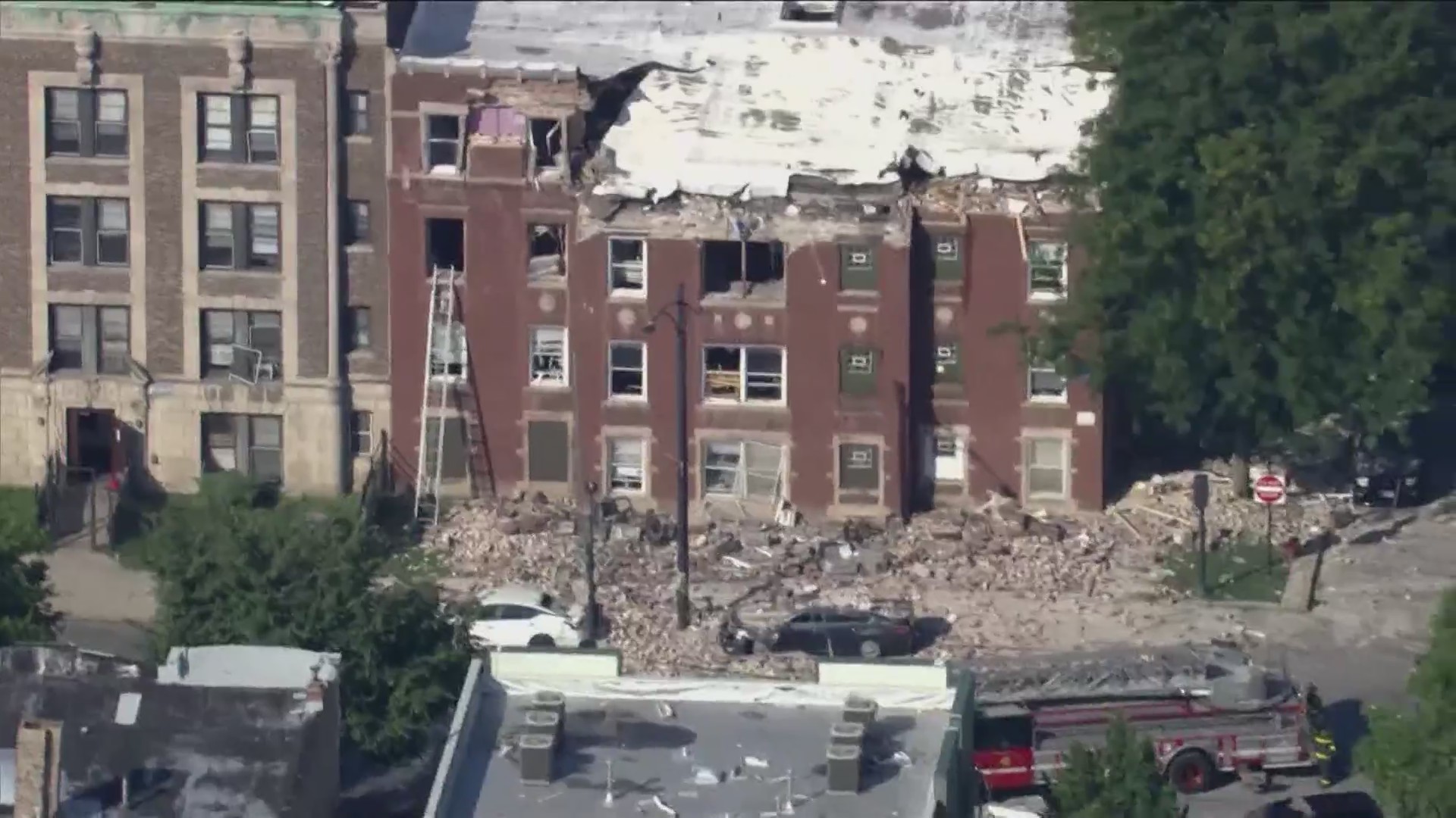 8 injured after South Austin building explodes – WGN-TV