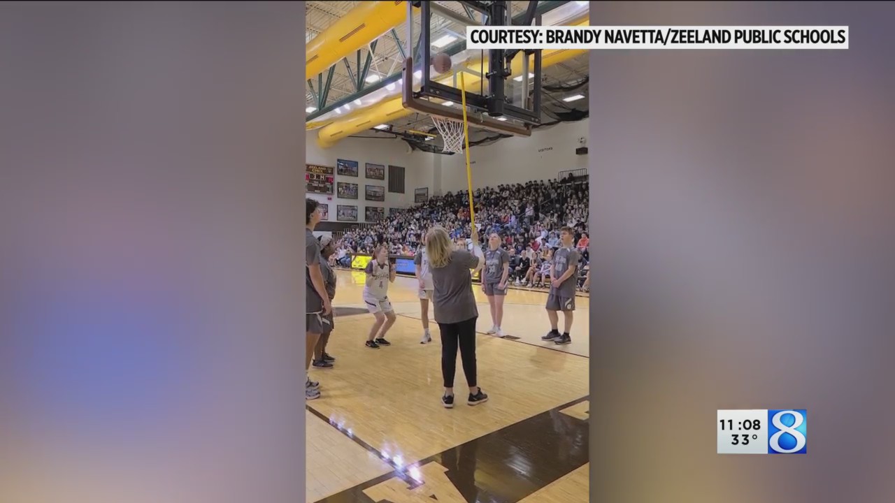 Viral video shows blind Zeeland student make basket – KLAS