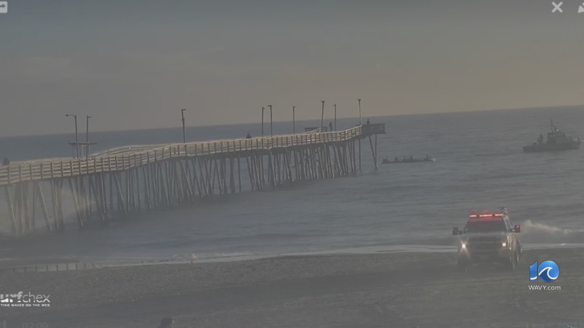 Car crashes into water at 14th Street Pier – WFLA