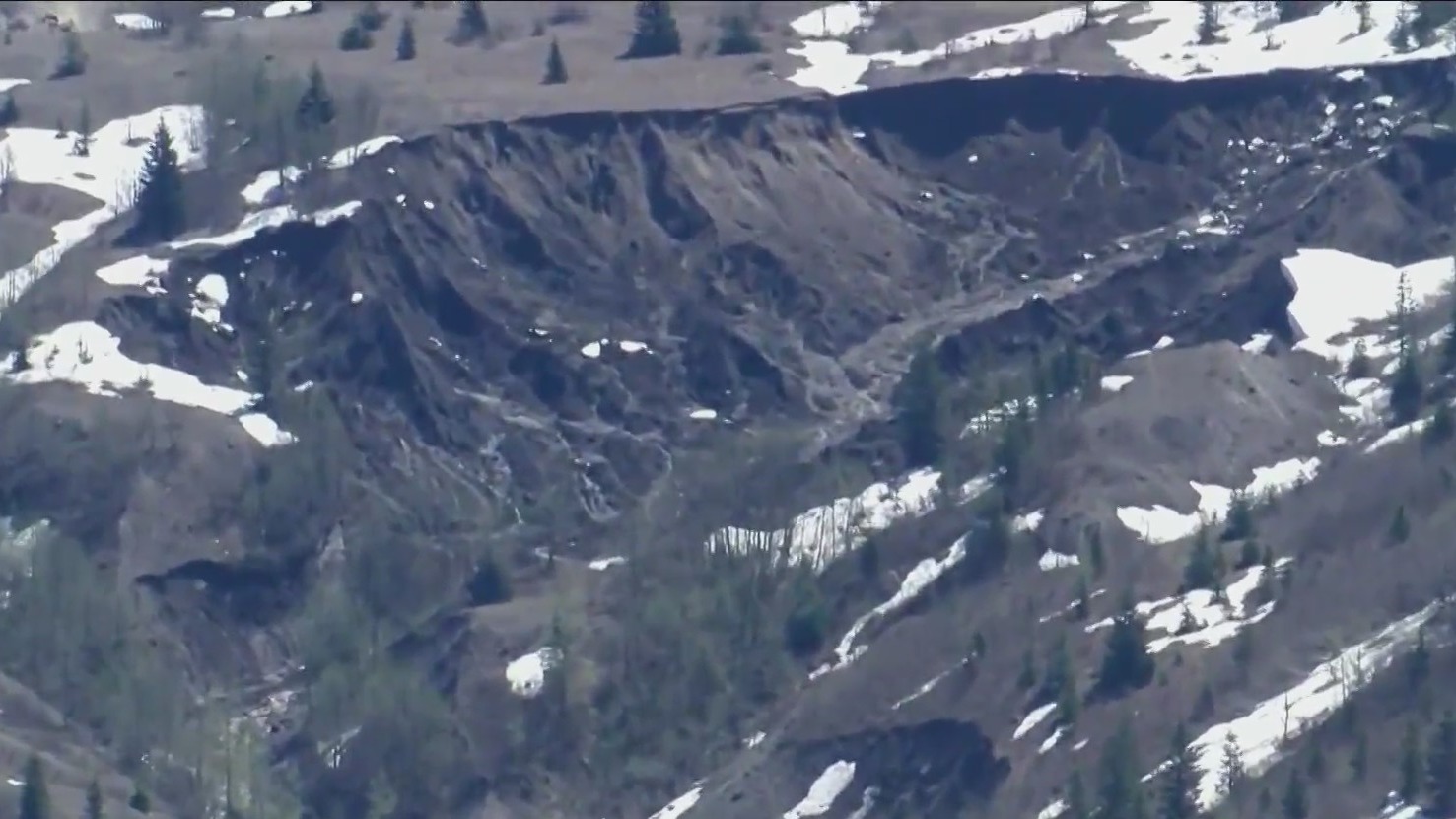 At least 11 rescued by helicopter after SR-504 landslide strands them ...