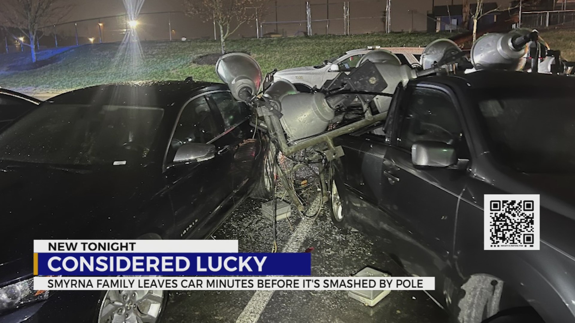 Stadium light pole falls, smashes cars at Smyrna apartment complex ...