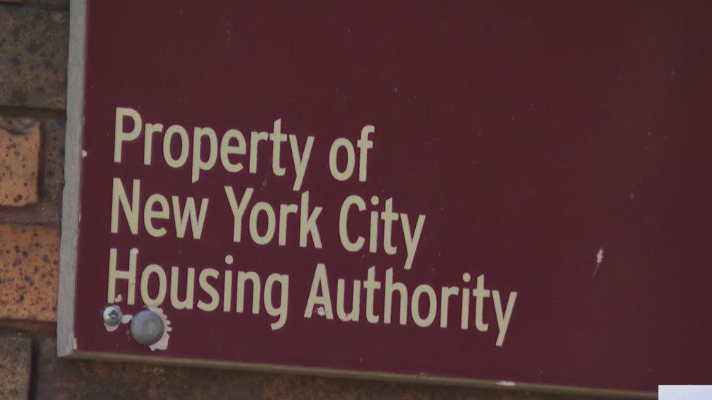 Residents not surprised at NYCHA employee arrests – PIX11