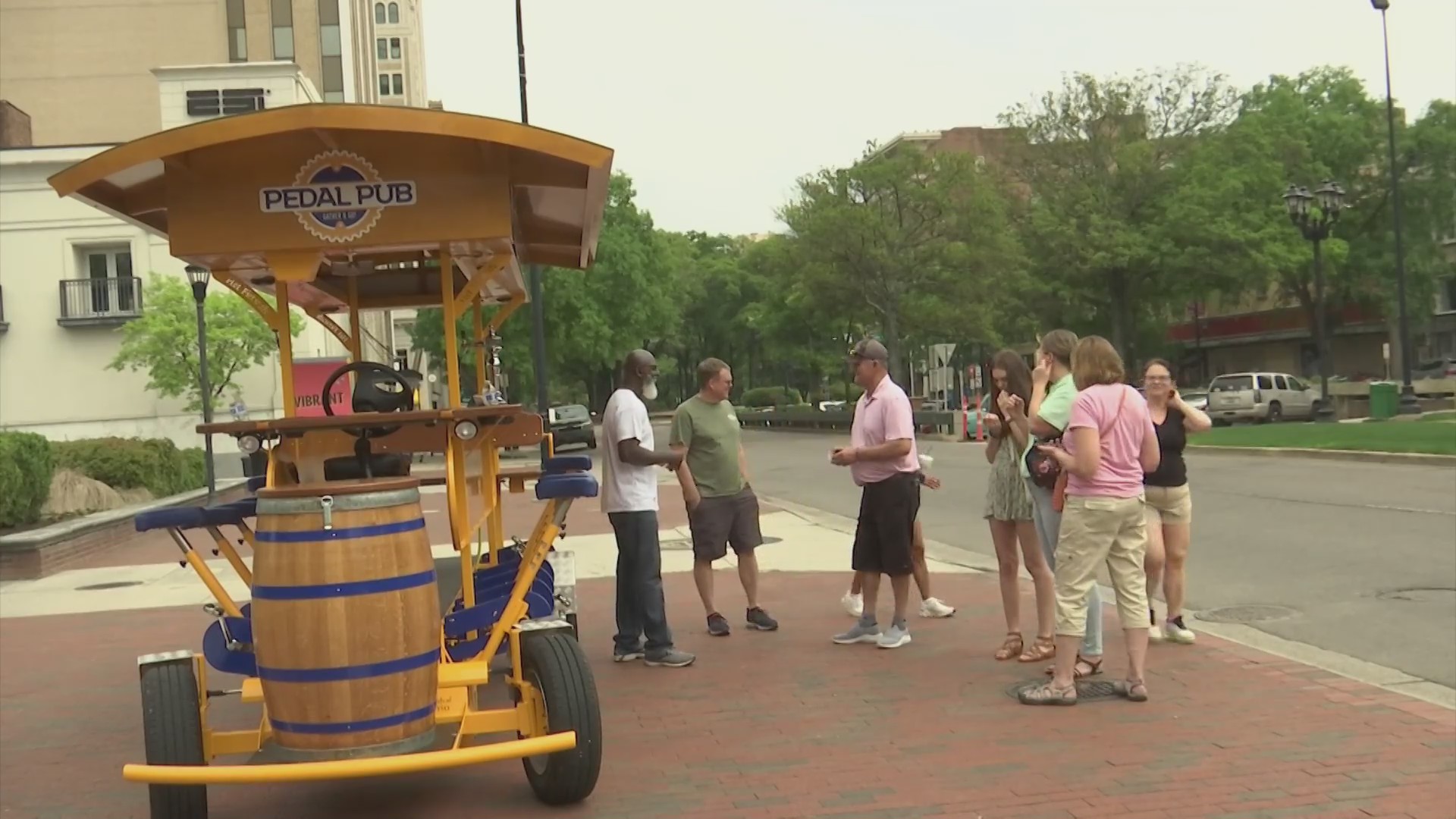 Party bike in downtown Augusta gives bar hopping experience – WJBF