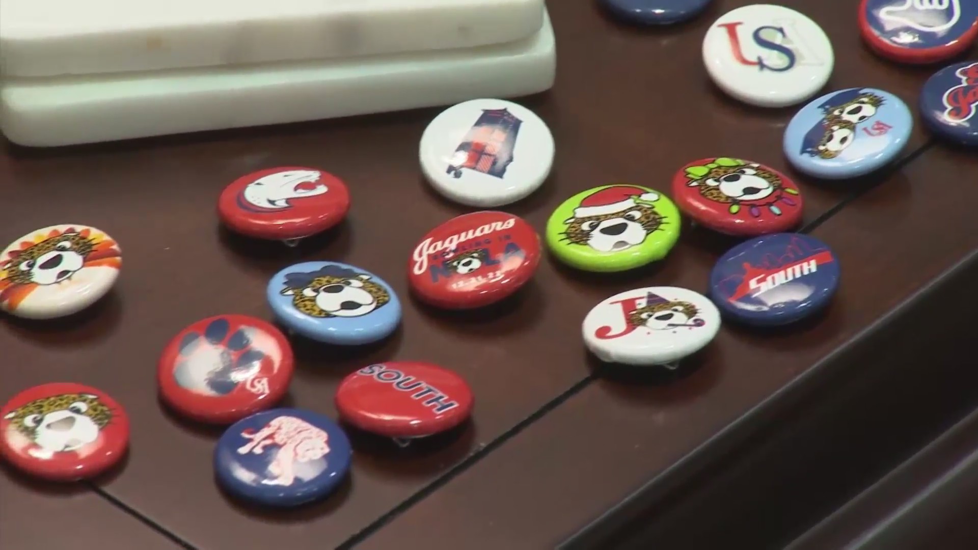 Presidential pins popping up on University of South Alabama campus ...