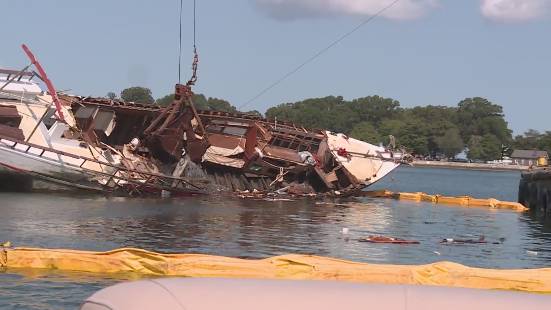EXCLUSIVE: Removal of derelict boat from Elizabeth River begins – WAVY.com
