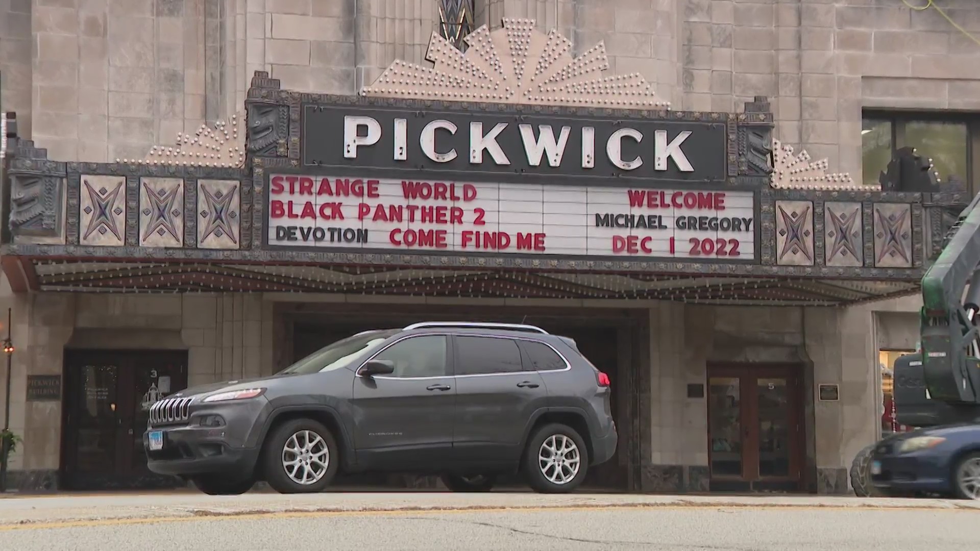 Park Ridge’s iconic Pickwick Theatre closing its doors – WGN-TV