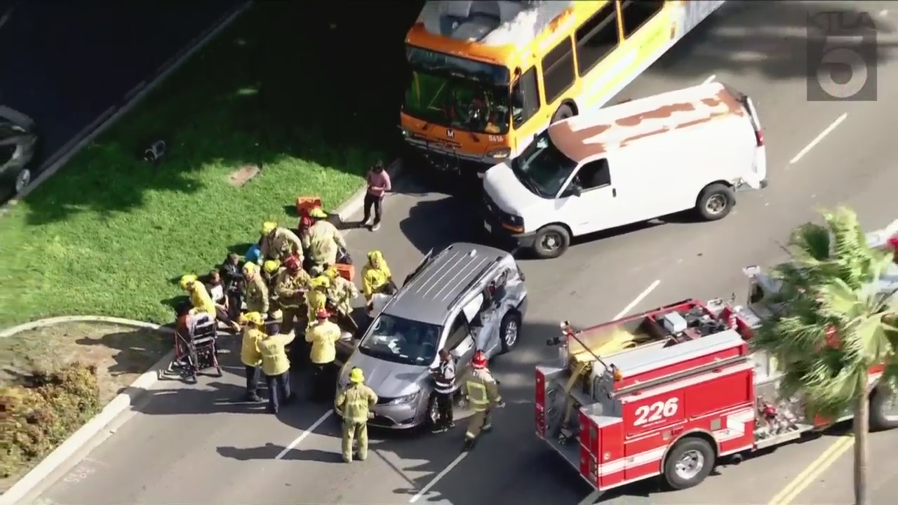 At least 14 injured in multi-vehicle crash involving bus in South Los ...