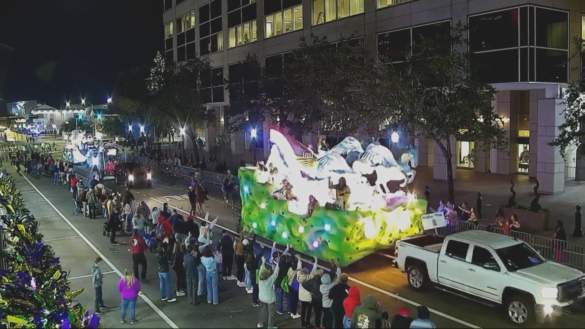 Order of Polka Dots Mardi Gras parade rolls through downtown Mobile ...
