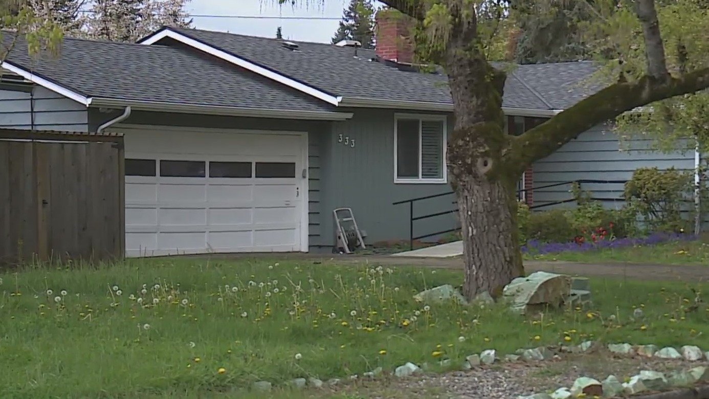 PPB: House struck with gunfire while people sat inside – KOIN.com