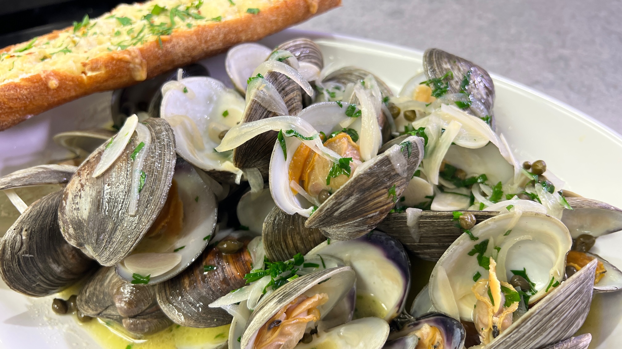 In the Kitchen: Clams Piccata with Cheesy Garlic Bread – WPRI.com