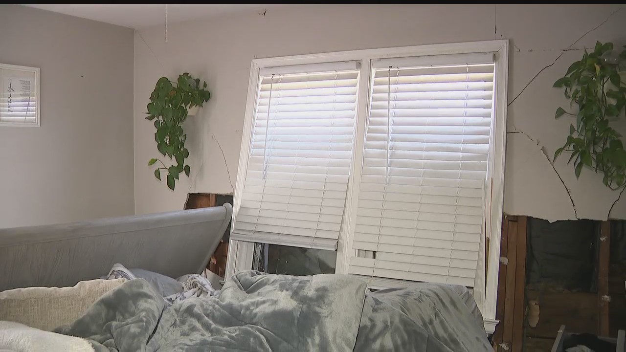Canfield family displaced after car crashes through home – WKBN.com