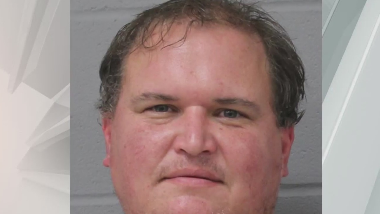 Business owners speak out after former Elgin mayor accused of stealing ...
