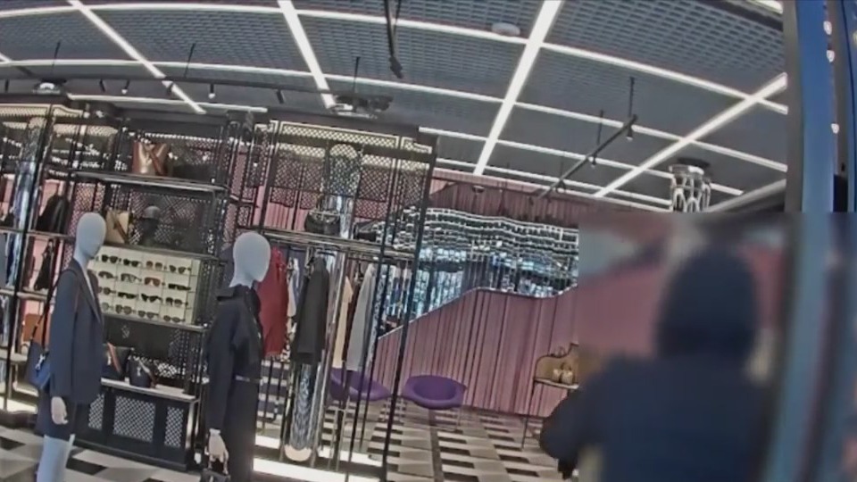 Robbers steal $50K in designer goods from Gucci store in Meatpacking ...
