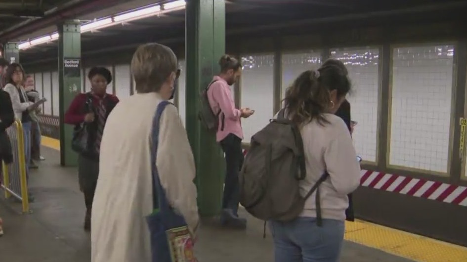 MTA testing new safety measures on subway platforms – PIX11