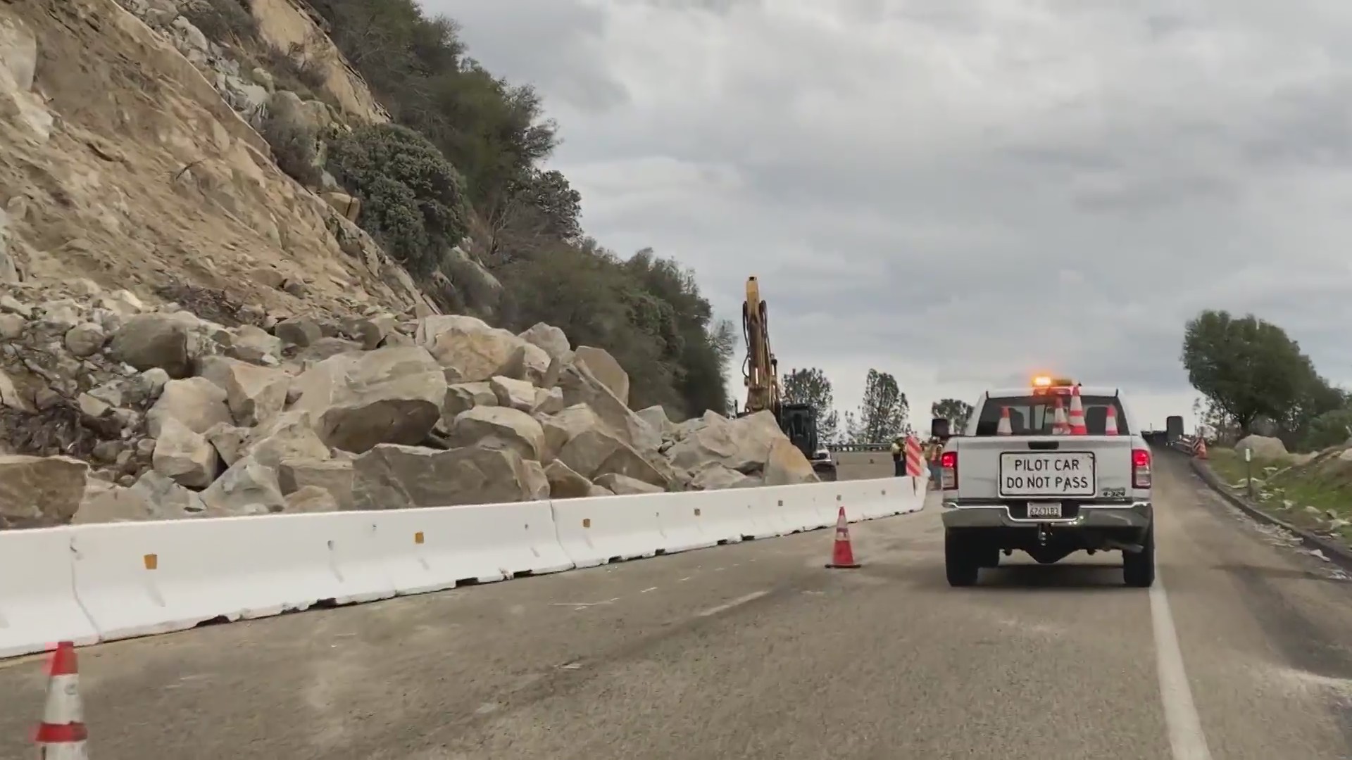 Highway 168 partially reopened after large rockslide – CBS47 and KSEE24 ...