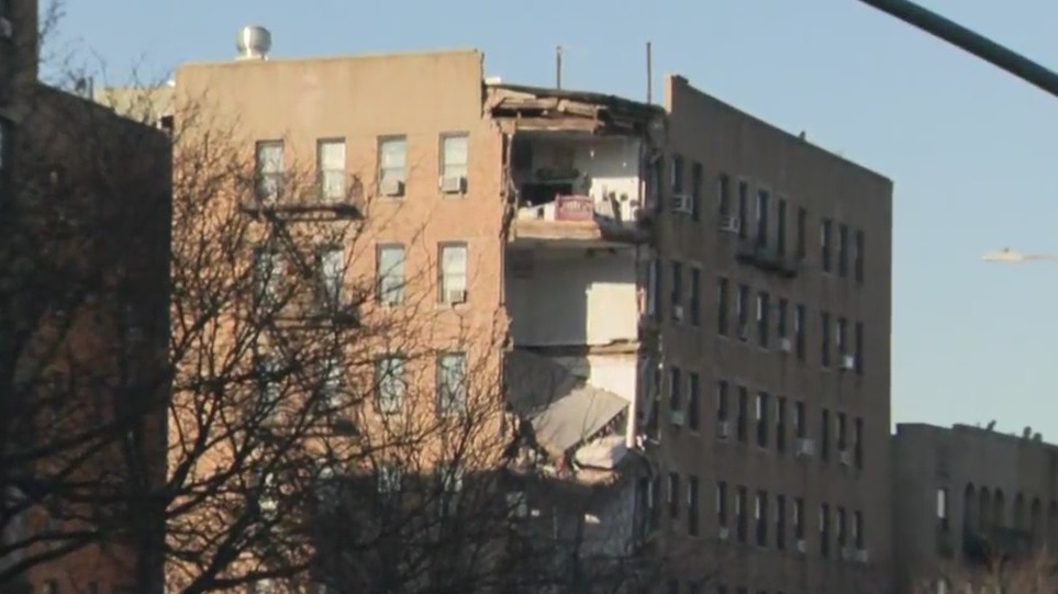 Building that collapsed in the Bronx had history of violations, pending ...