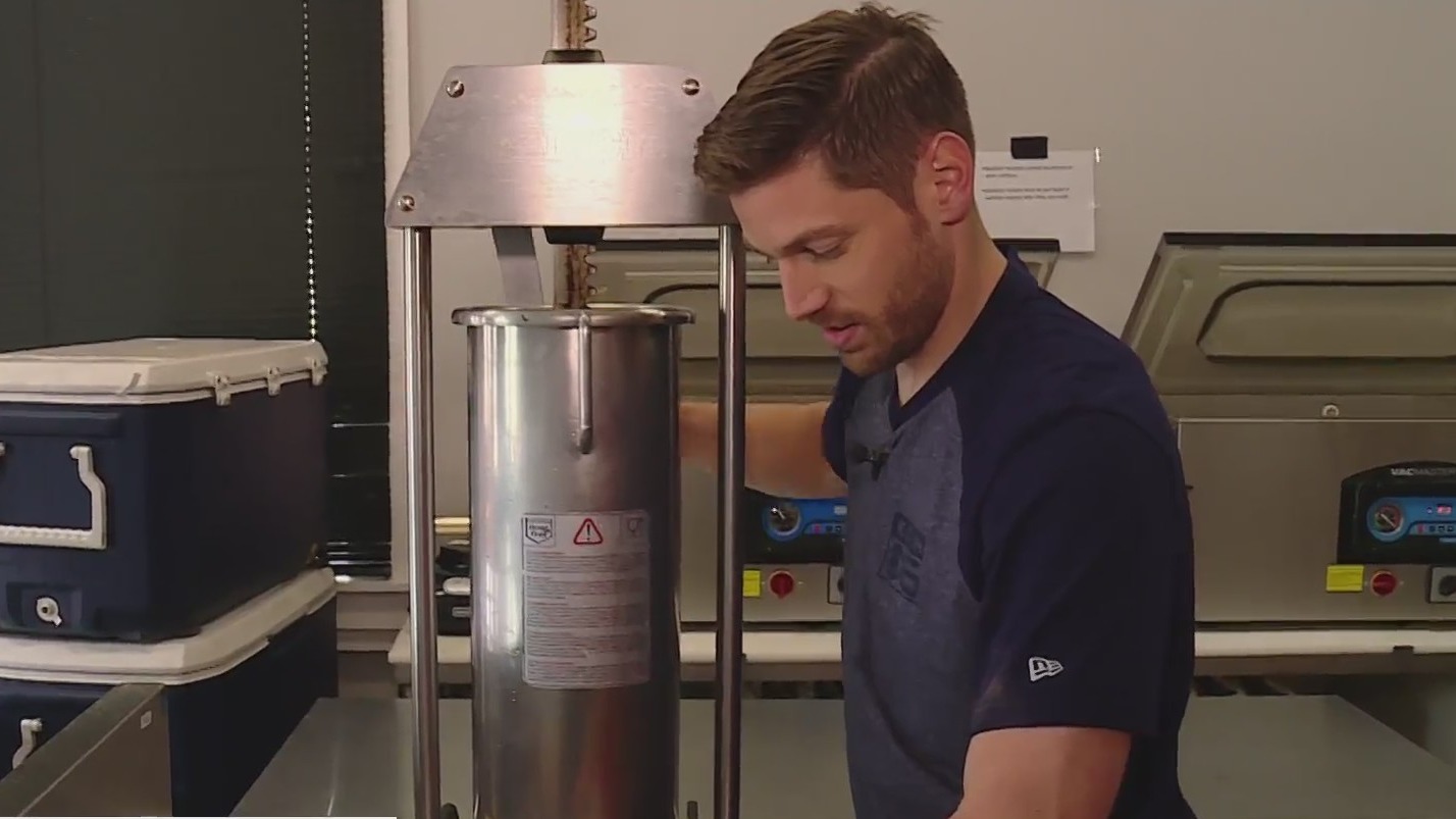 Travis Tries: Making bratwurst with Scratch Meats – KOIN.com