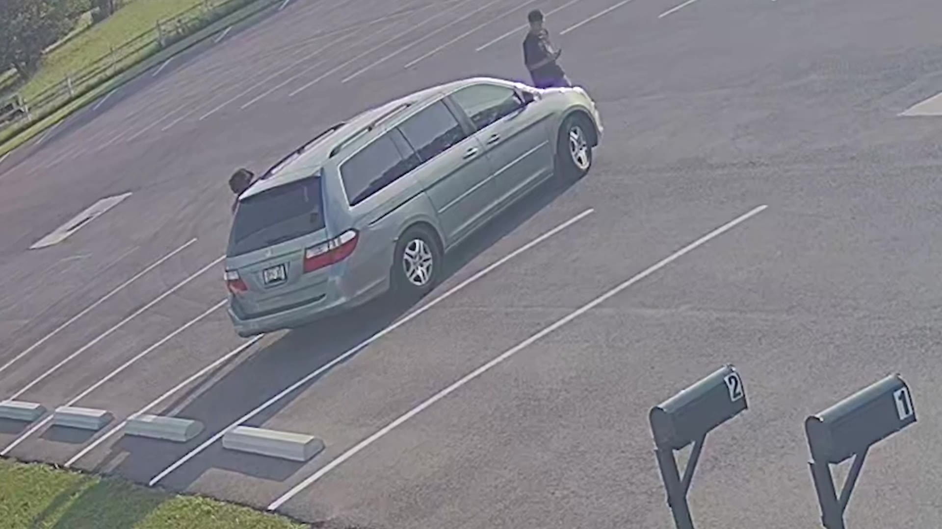 Minivan driver wearing Superman costume accused of trying to lure Ohio ...