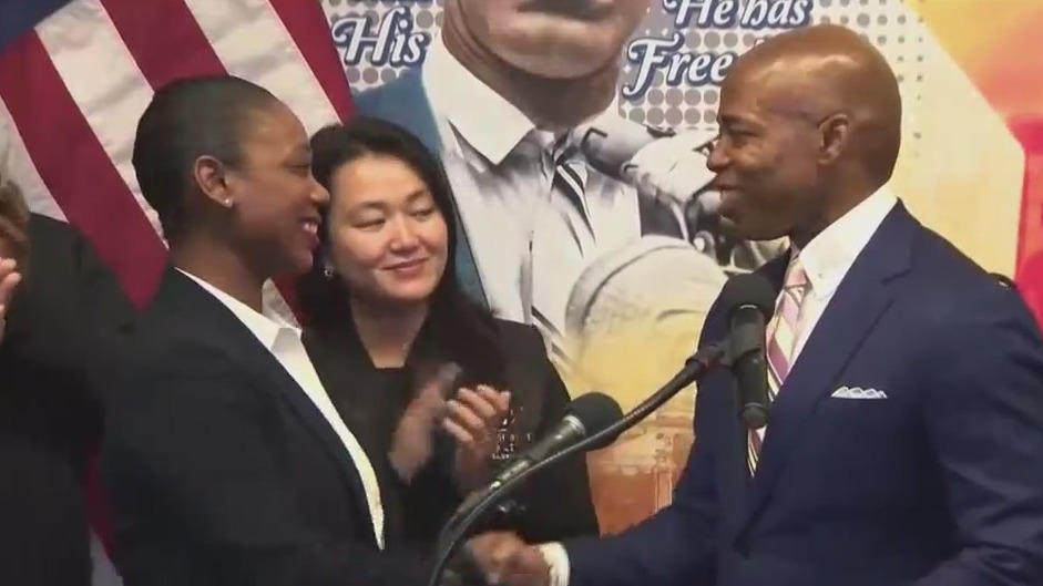 NYPD commissioner stepping down: Sources – PIX11