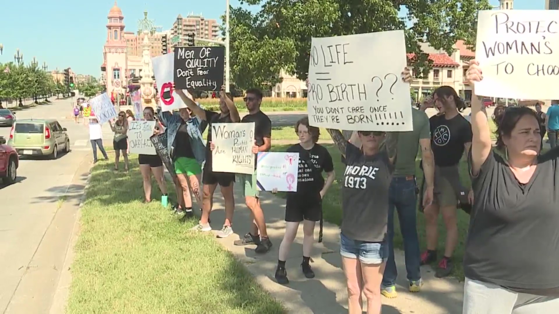 March in Kansas City protests Roe v Wade reversal – FOX 4 Kansas City ...