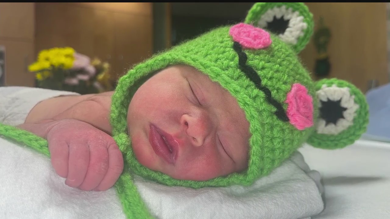 ‘Leaplings’ sport froggy hats in honor of Leap Day birthday – WKBN.com