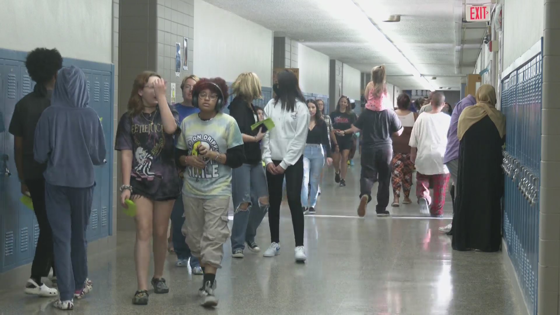 Rockford middle school throws back-to-school night – MyStateline | WTVO ...