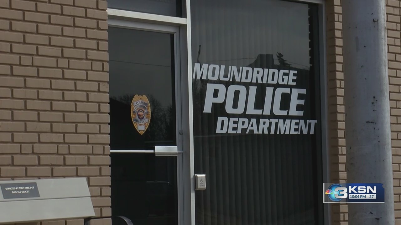 Moundridge police officers renovate old library into new police station ...