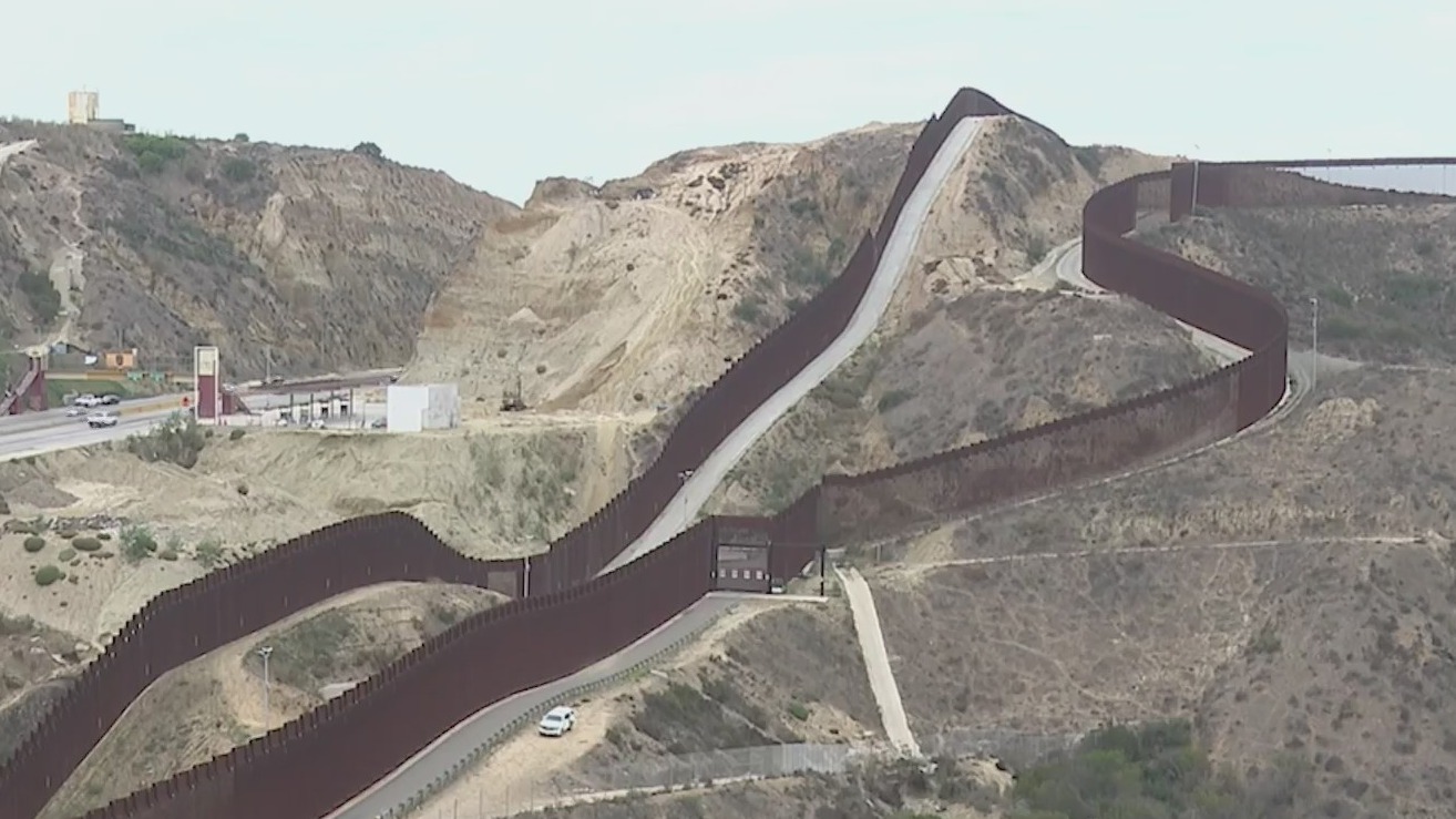 Cartels recruit American gangs in smuggling efforts | Rush Hour ...