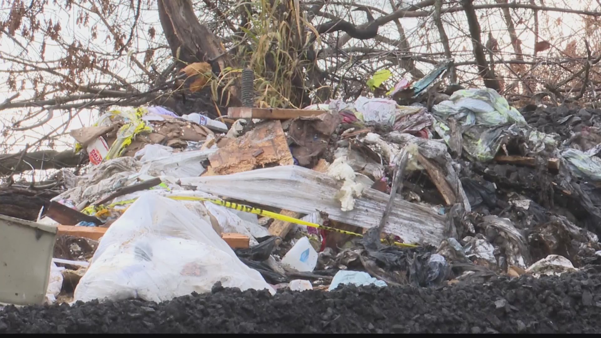 Train derailment spills trash into Ohio River – WTRF