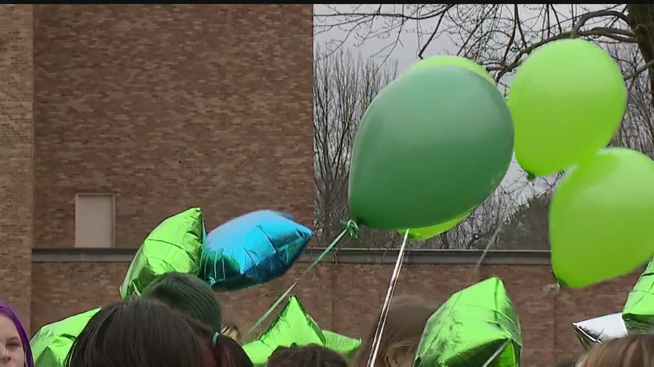 Balloon release honors Warren teen killed in fire – WKBN.com