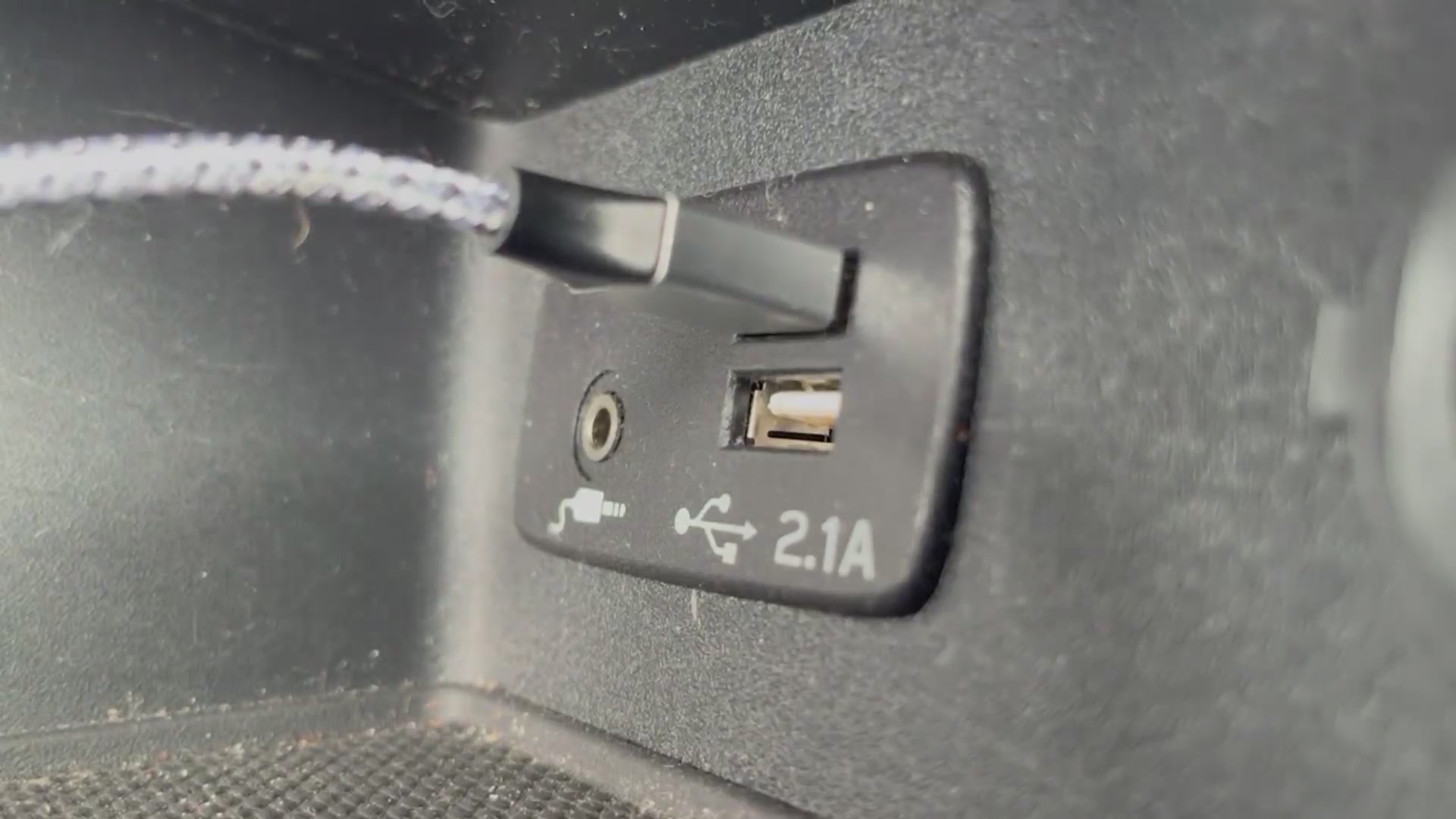 Colorado group building chargers from old solar panels for Ukraine ...