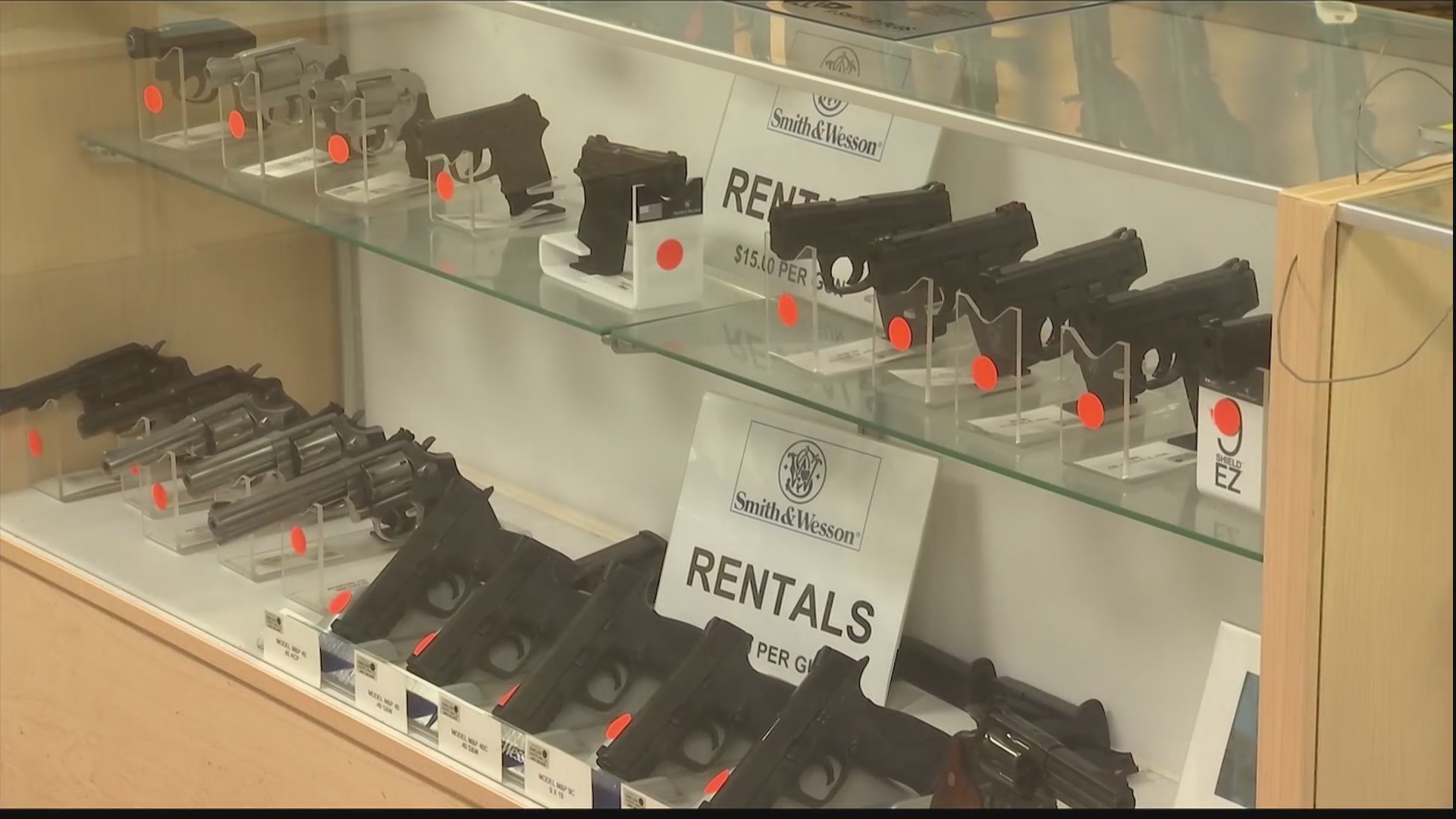 More women learning gun safety, buying guns – WSAV-TV