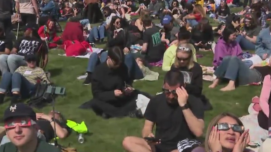 Brooklyn residents view solar eclipse from cemetery – PIX11