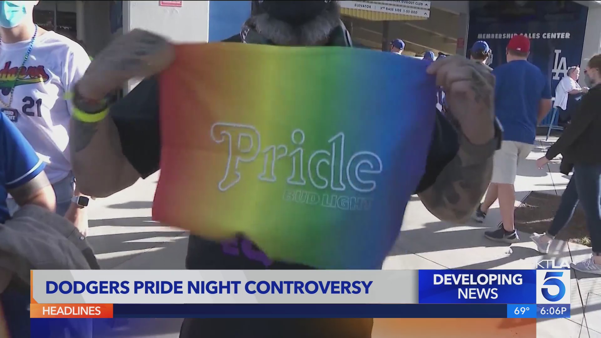 Dodgers criticized after uninviting LGBTQ group from Pride Night – KTLA