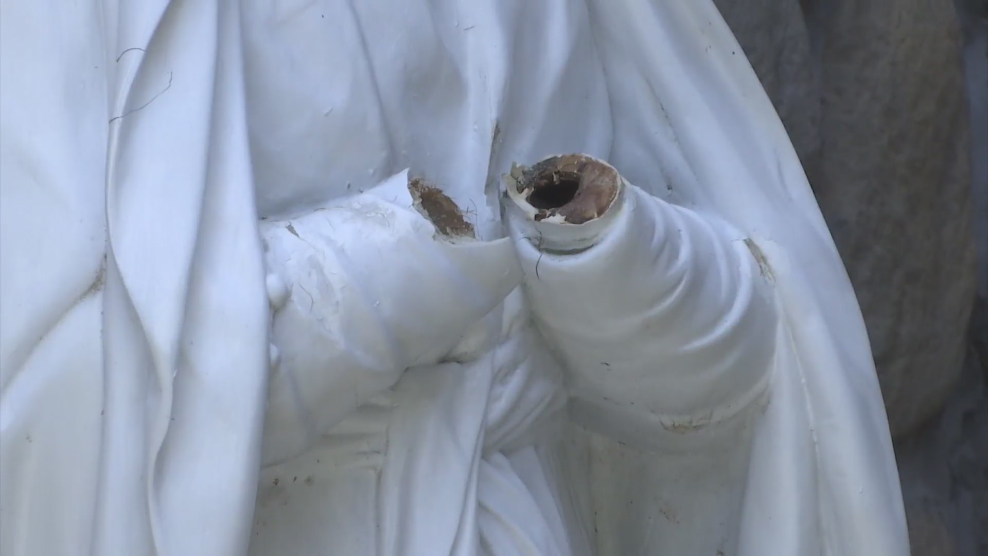 Man arrested for vandalizing church statues – WCBD News 2
